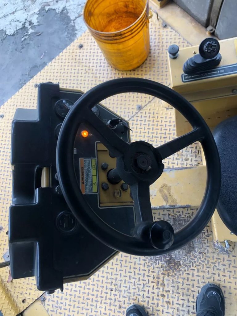 Compactador Neumatico Caterpillar PS150-C año 2007 - Maquinaria para vias