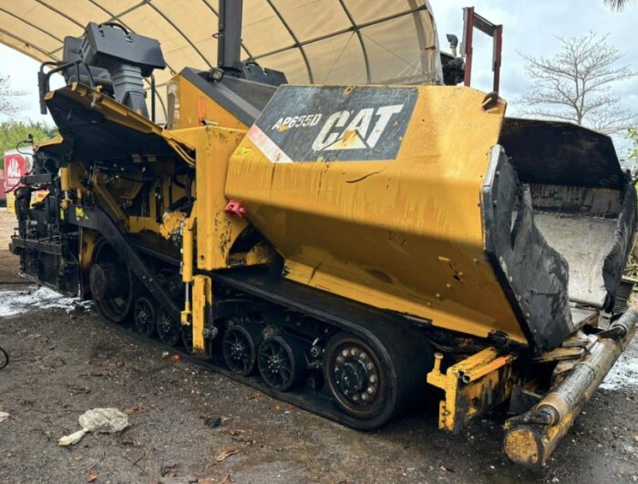 Pavimentadora Caterpillar AP655D año 2012 horas 2050 - Maquinaria para vias